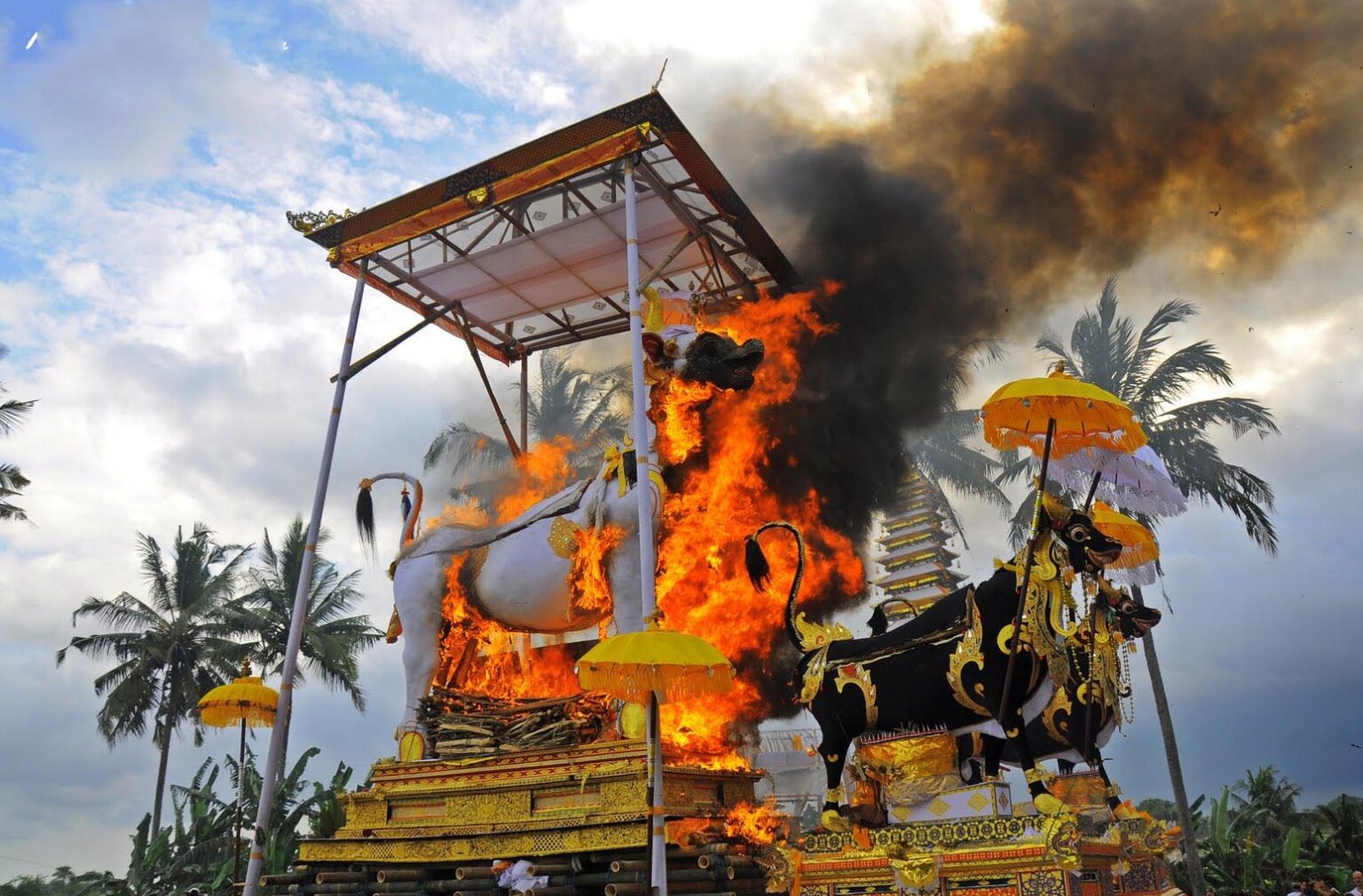 Ngaben, The Balinese Cremation Ceremony - BaliTrekker.com
